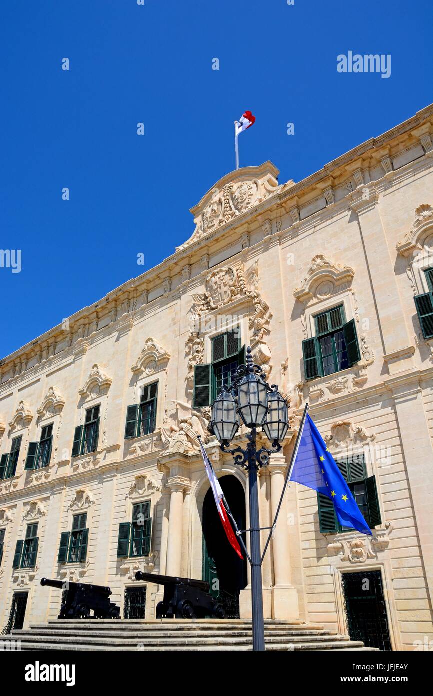 Vue de l'Auberge de la Castille en Castille Square, La Valette, Malte ...