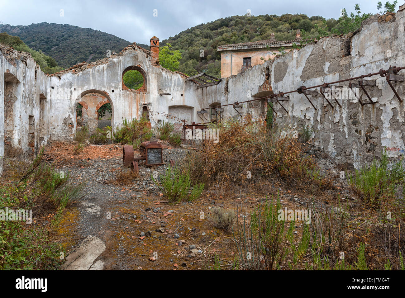 Italie, Sardaigne, village minier abandonné de Monte Narba - San Vito ...