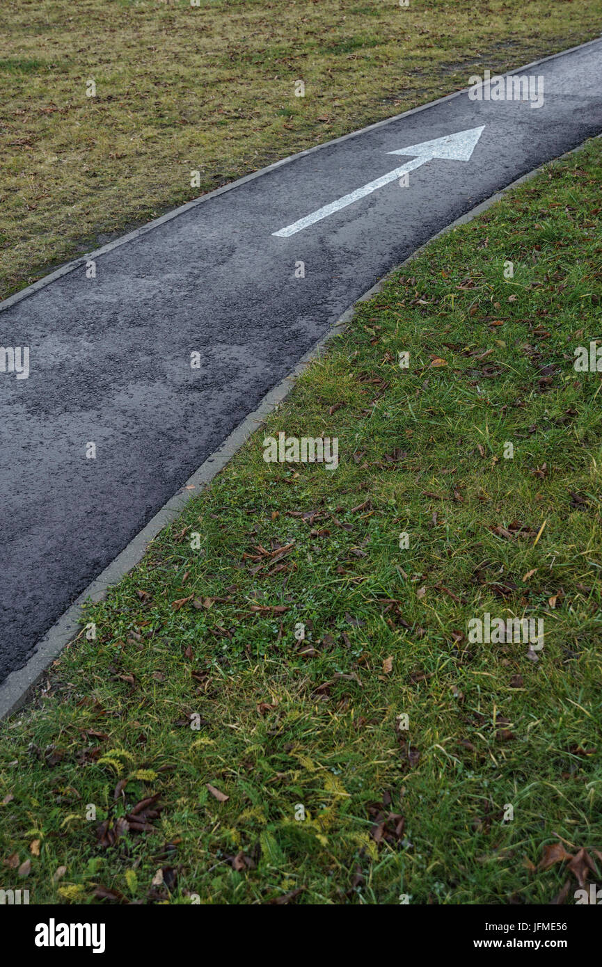 Symbole / Concepts, tournant route asphaltée Photo Stock - Alamy