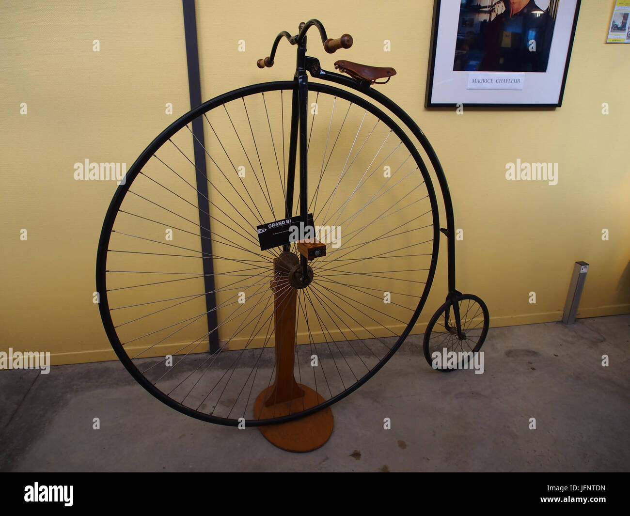 1872 Grand Bi, fabrication artisanale, Musée de la Moto et du vélo ...