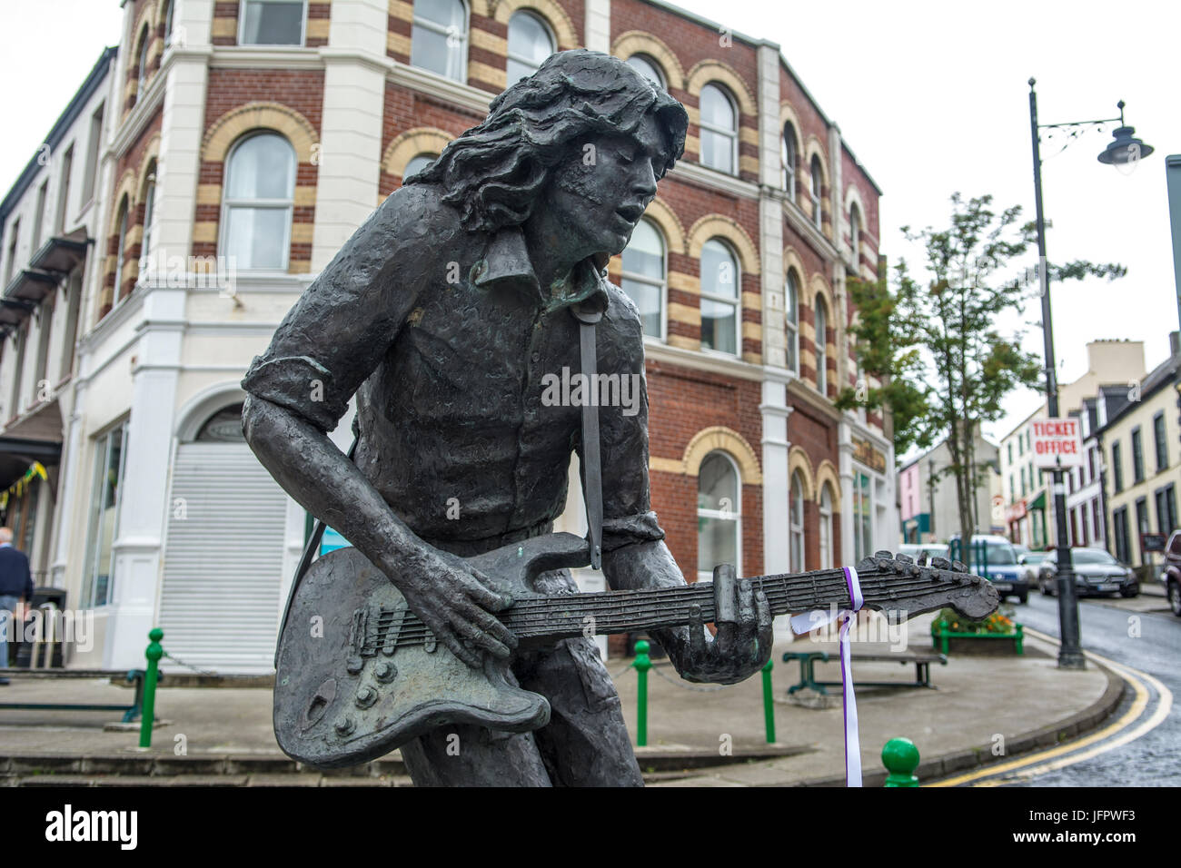 Rory Gallagher Donegal Ballyshannon Statue Photo Stock - Alamy