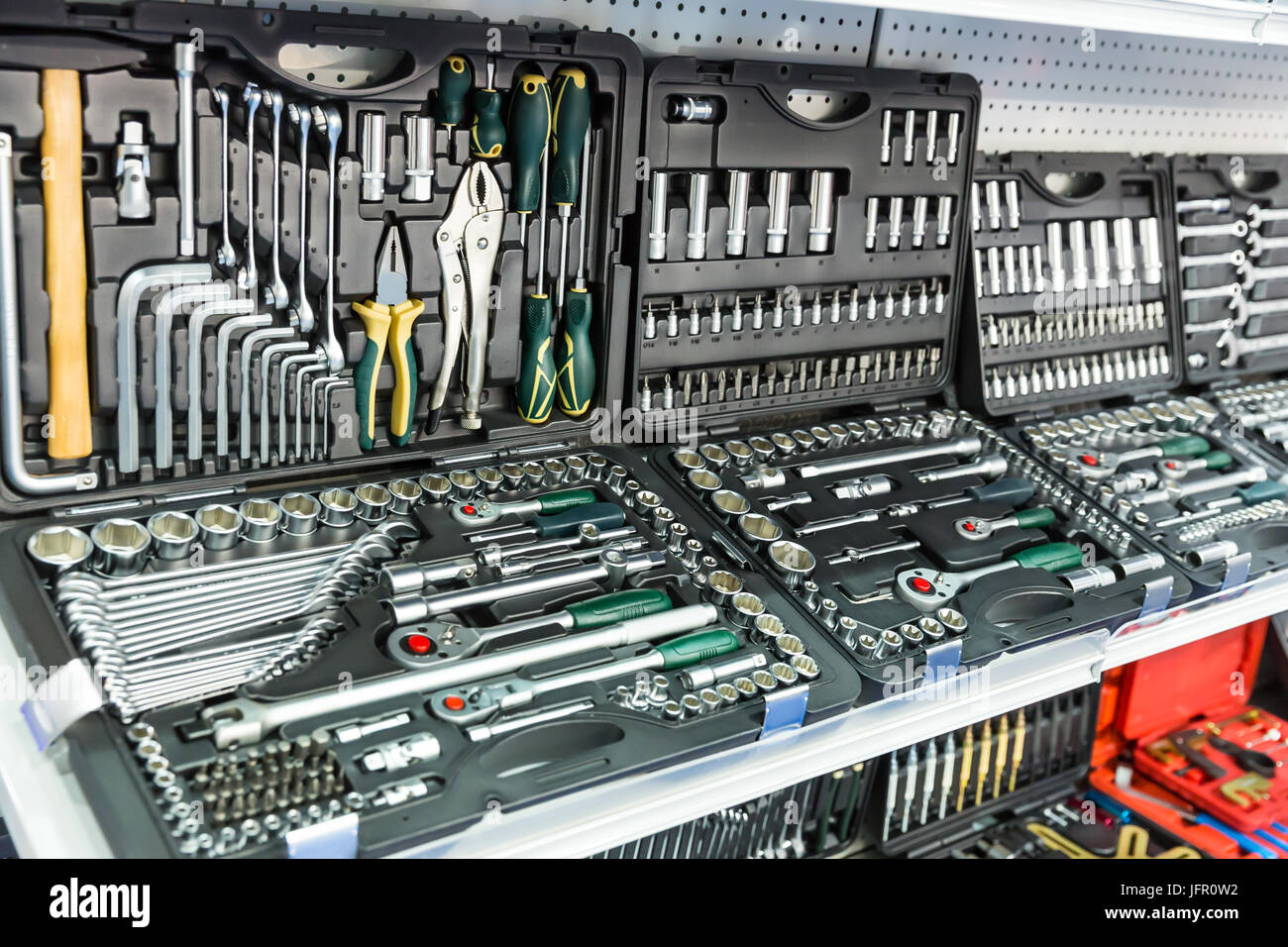 Les outils de mécanique professionnel pour auto service et réparation ...