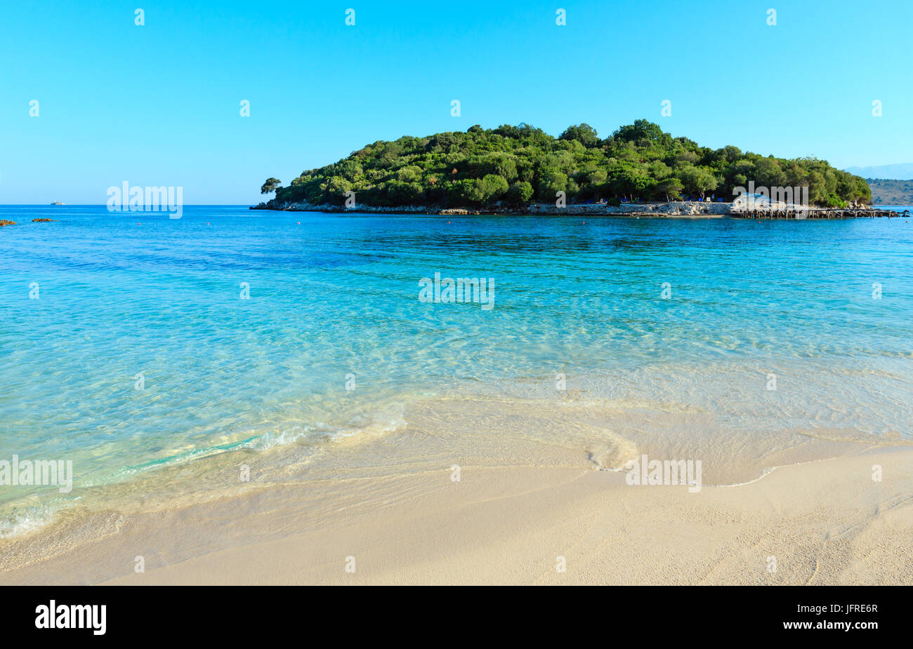 Belle vue sur la mer Ionienne à l'eau turquoise et de l'été vue depuis ...