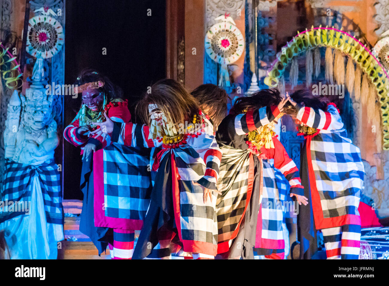 Bali, Indonésie - 2 mai 2017 : les danseurs traditionnels de Bali ...