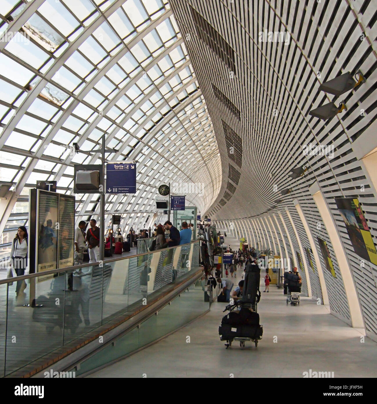 AVIGNON FRANCE - GARE TGV - chemins de fer français SNCF STATIONS ...