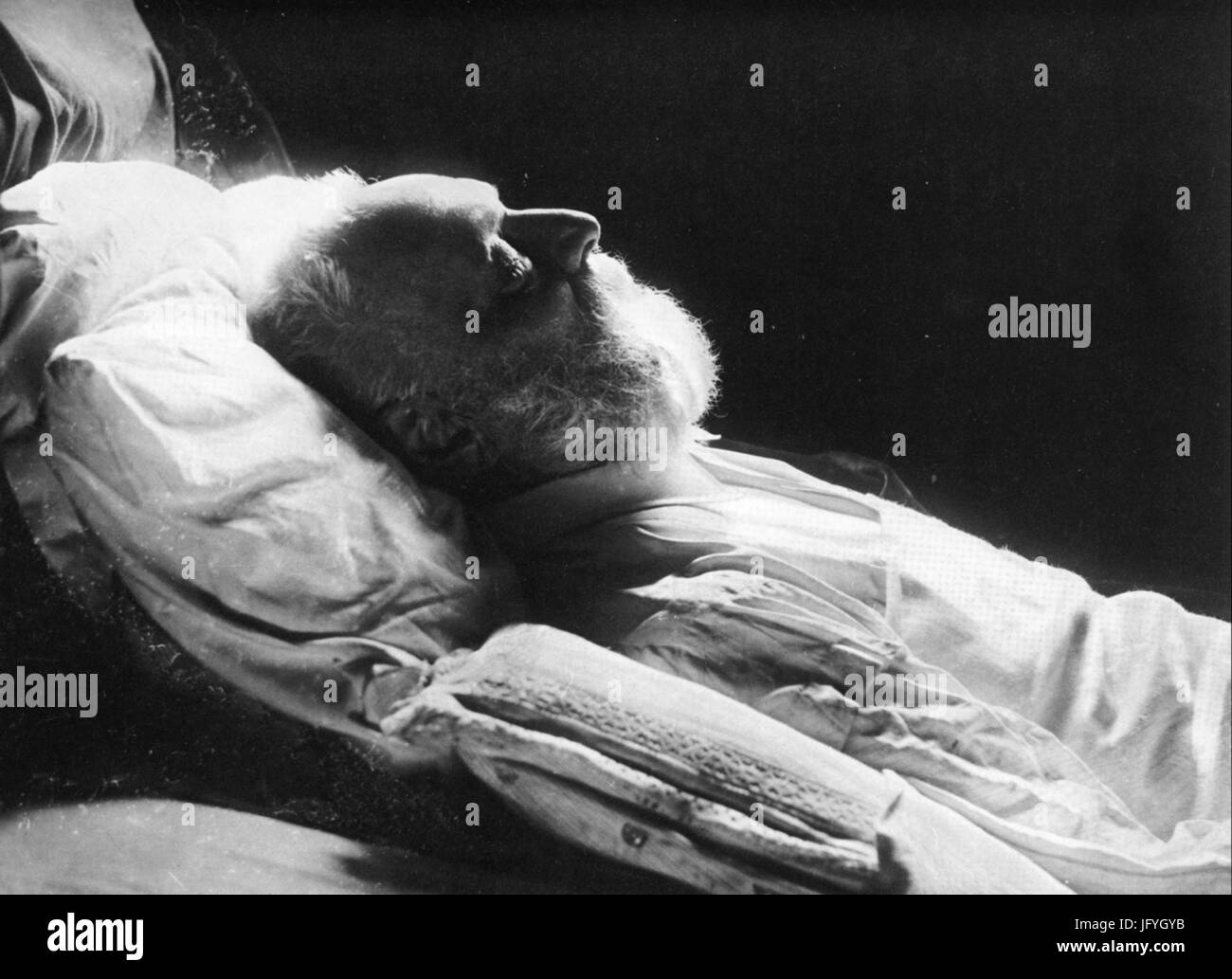 Félix Nadar 1820-1910 portraits Victor Hugo sur son lit de mort Photo ...