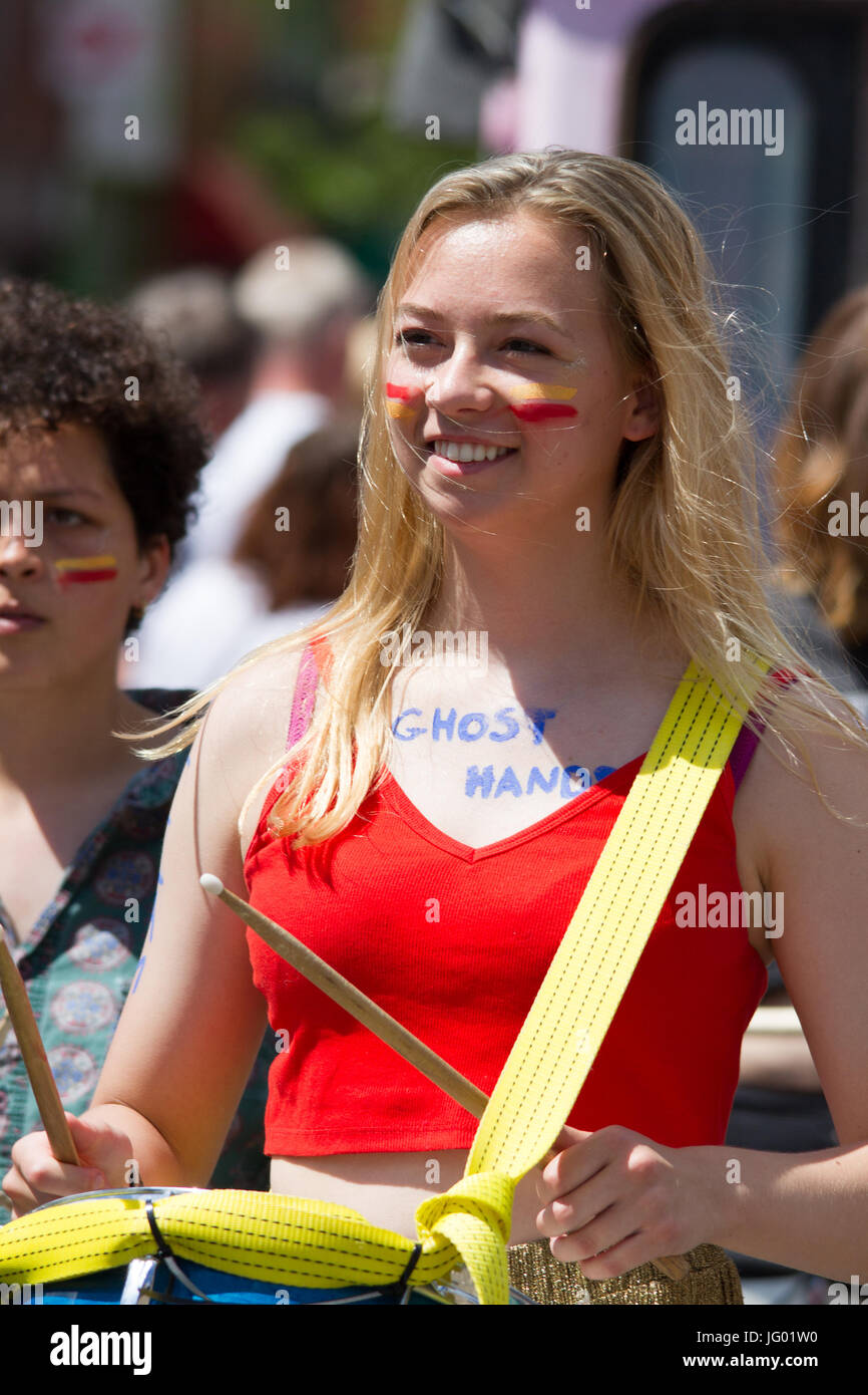 Oxford, UK. 2 juillet, 2017. Des milliers de fêtards versé dans l'est d ...