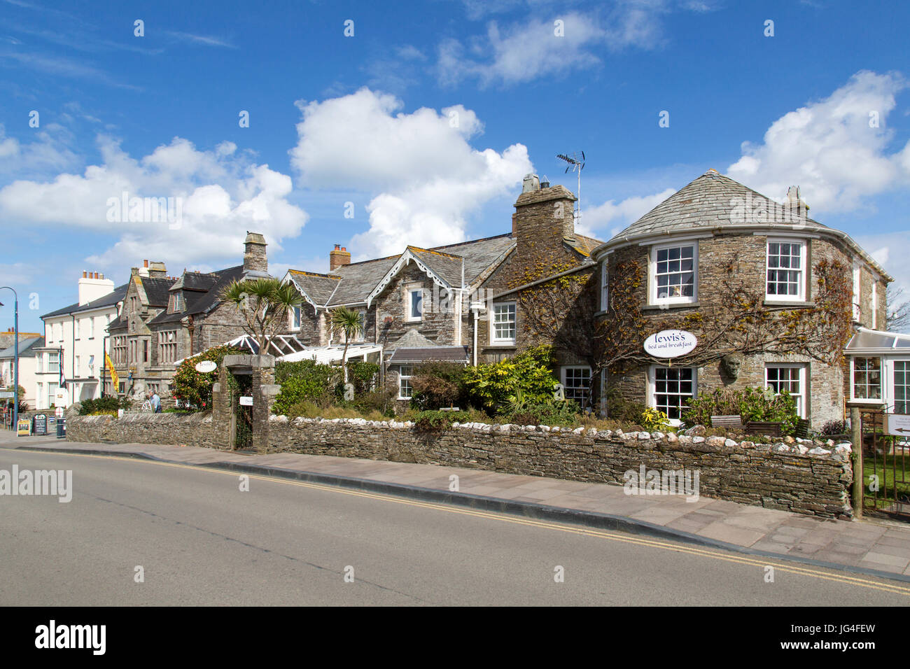 Tintagel town Banque de photographies et d’images à haute résolution ...