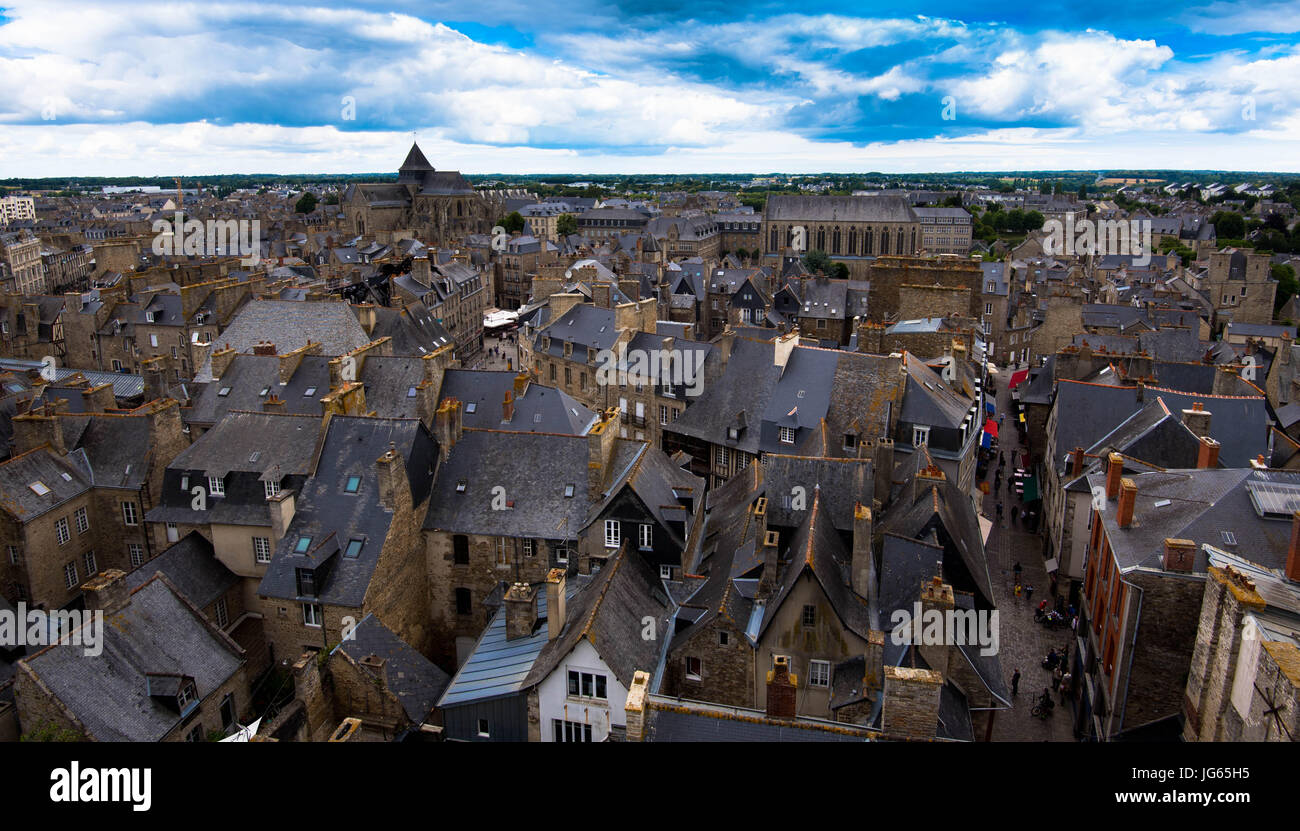 Dinan skyline Banque de photographies et d’images à haute résolution ...