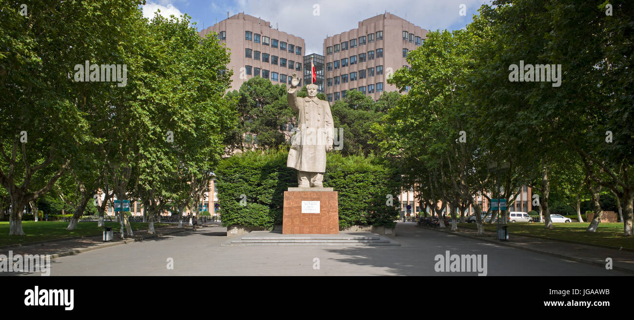 Statue de Mao dans Dedong parking de l'Université de Tongji. Shanghai ...