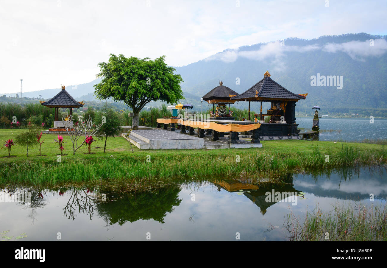 Partie de Pura Ulun Danu temple, au bord du lac Bratan à Bali ...
