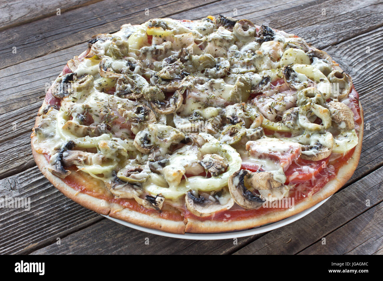 Pizza sur la table Banque de photographies et d’images à haute ...