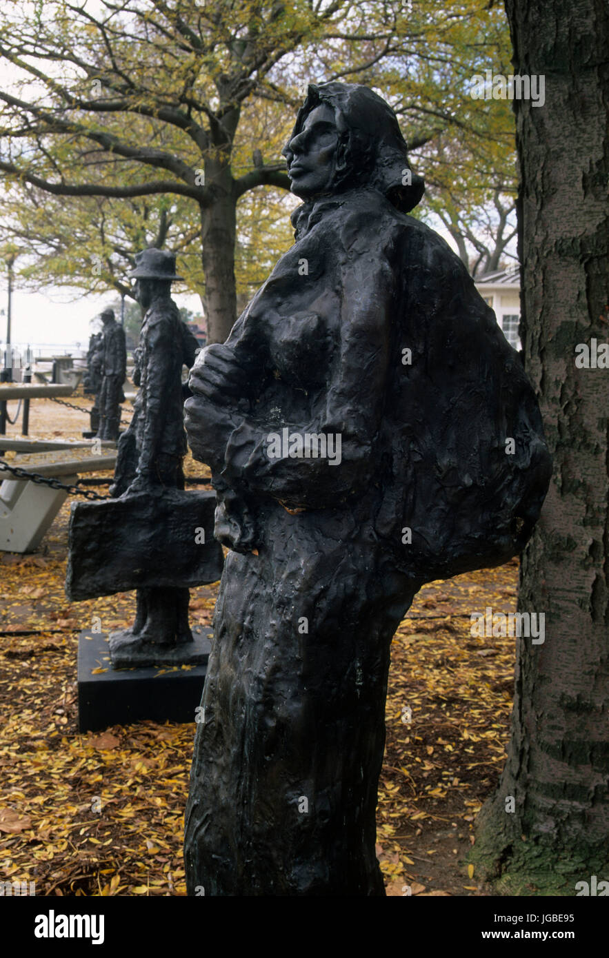 Statue d'immigrants Immigrants, Ellis Island, la Statue de la liberté ...