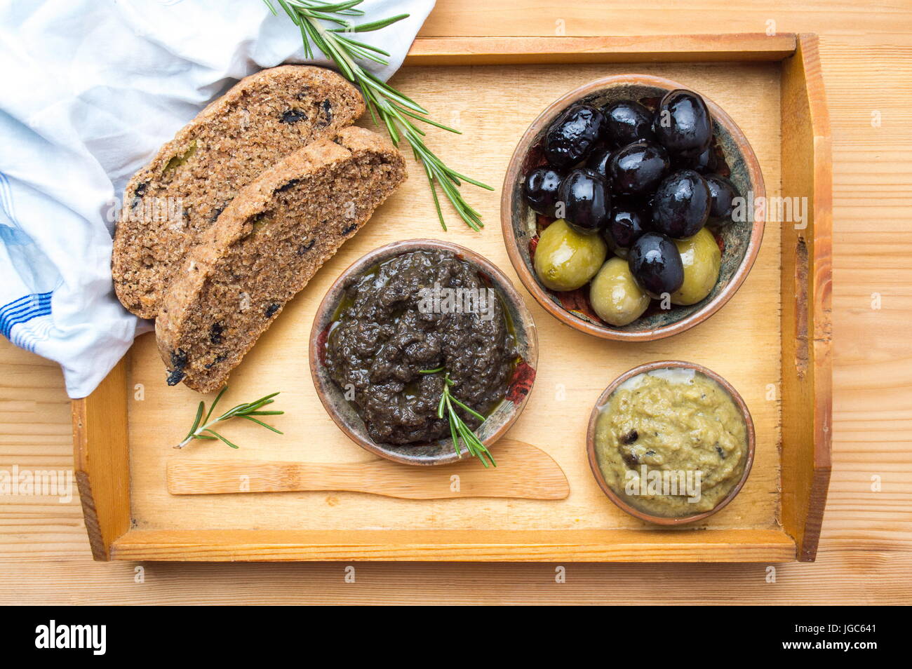 French black olive paste Banque de photographies et d’images à haute ...