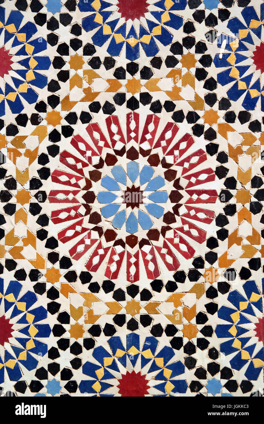 Traditionnel en mosaïque de carreaux de Zellige au Maroc Photo Stock ...