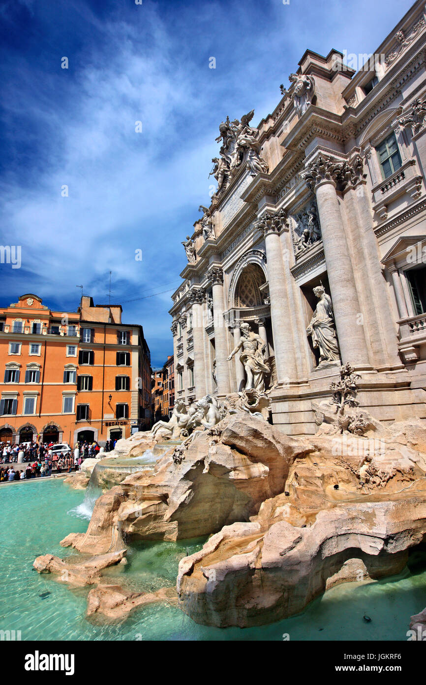 Trevi Square Banque d'image et photos - Alamy