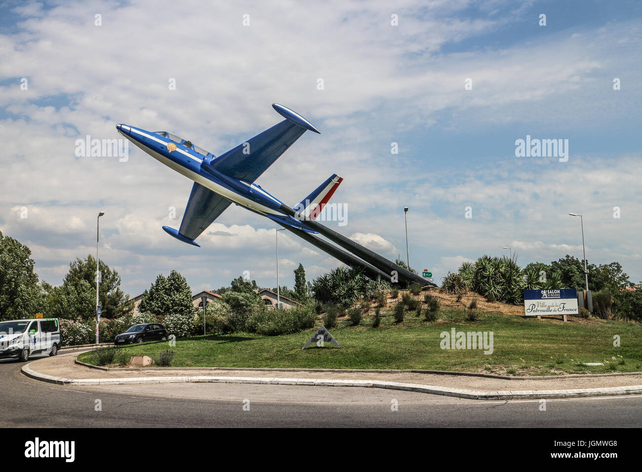 Rond-point 'Ecole de l'air" à Salon-de-Provence Photo Stock - Alamy
