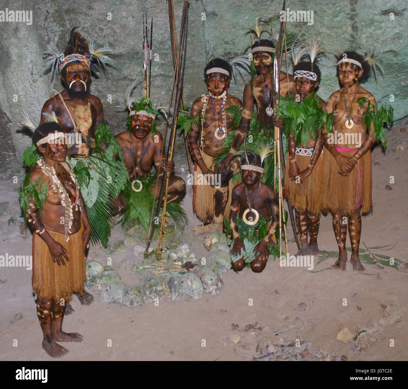 Nouvelle Guinée, Indonésie - 13 janvier : tribu de guerriers Yaffi dans ...