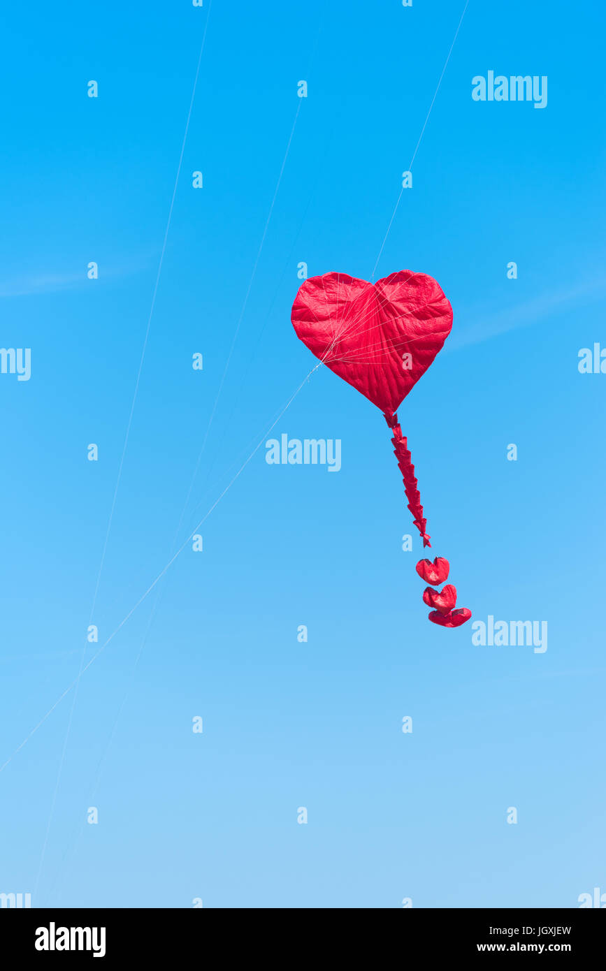 Cerf volant coeur rouge Banque de photographies et d’images à haute ...