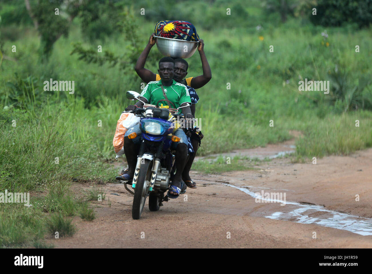 Togo road africa Banque de photographies et d’images à haute résolution ...