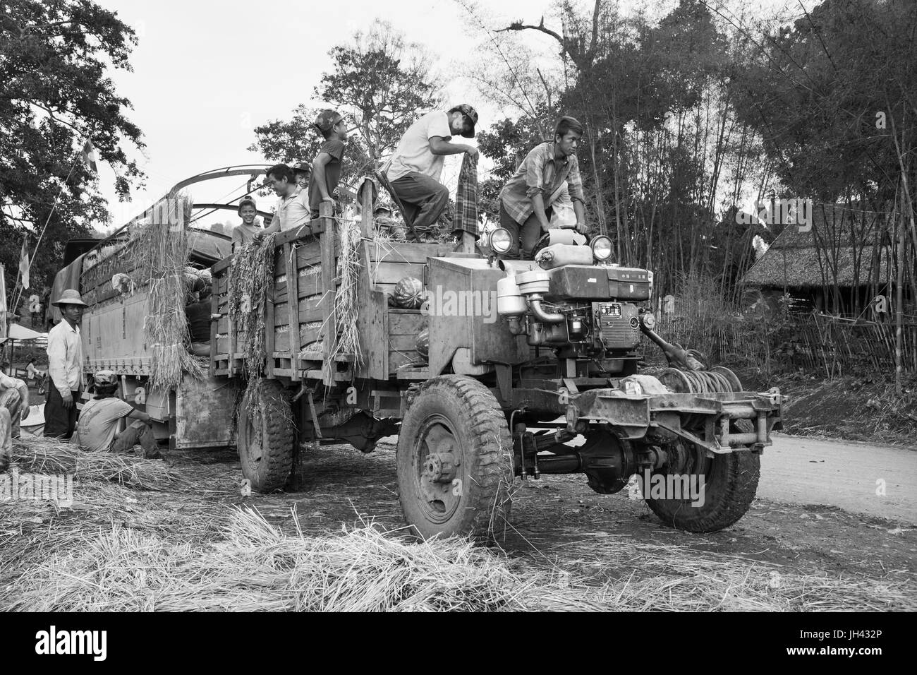 Chariot Vintage encore largement utilisés aujourd'hui au Myanmar ...
