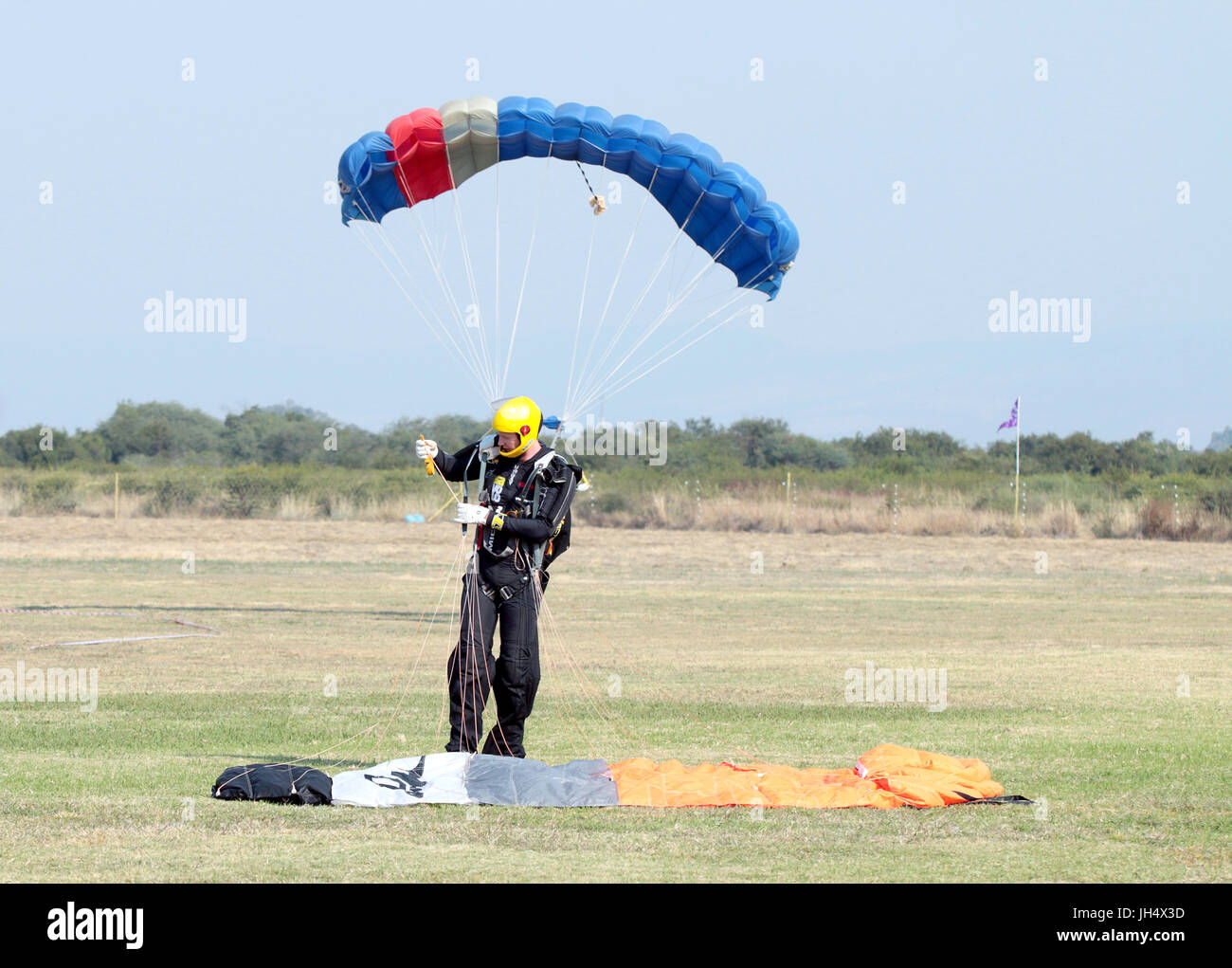 Parachuting funny Banque de photographies et d’images à haute ...