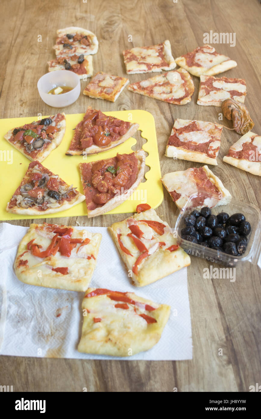 Des morceaux de pizza Banque de photographies et d’images à haute ...