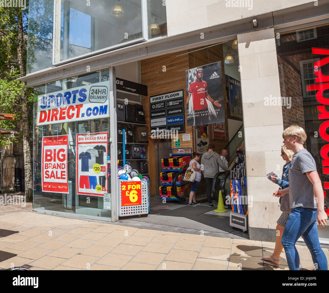 Sports direct logo Banque de photographies et d’images à haute ...