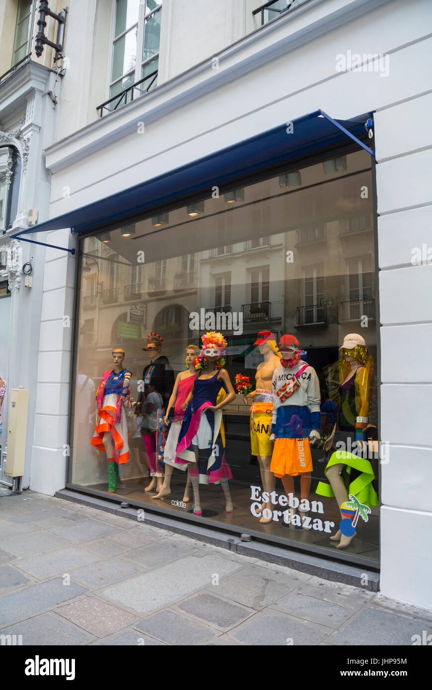 Colette à sa fenetre Banque de photographies et d’images à haute ...