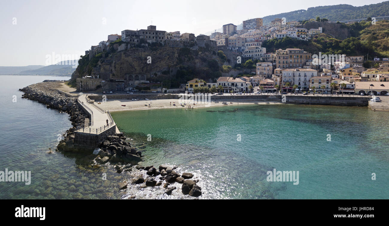 Vue aérienne de Pizzo Calabro, Pier, château, Calabre, Italie tourisme ...