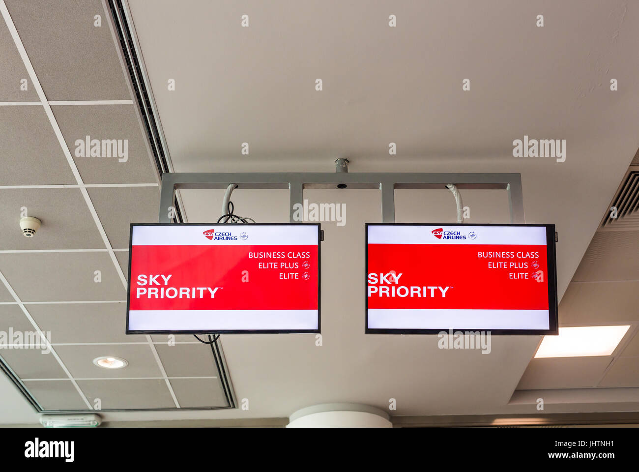 Sky priority Banque de photographies et d’images à haute résolution - Alamy