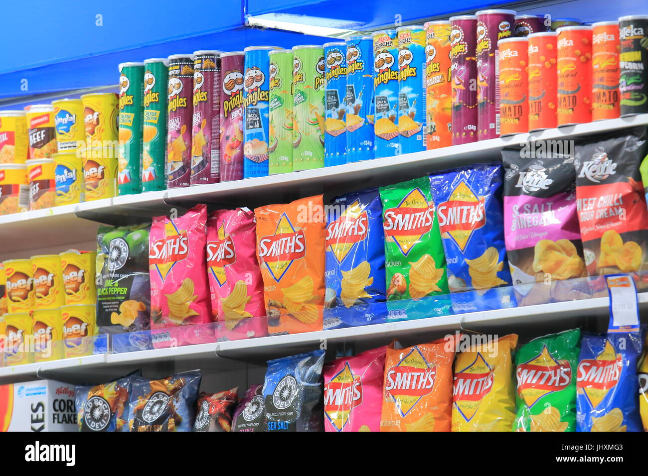 Convenience store snacks Banque de photographies et d’images à haute ...
