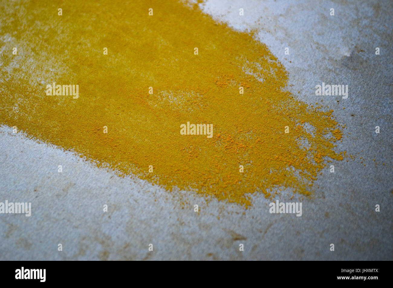Poudre jaune Banque de photographies et d’images à haute résolution - Alamy