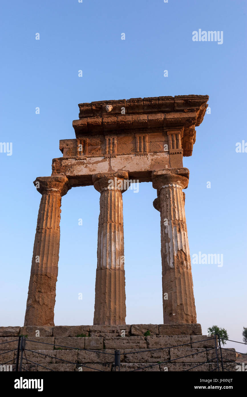 Temple de la Dioscures, assemblé à nouveau demeure des temples de ...