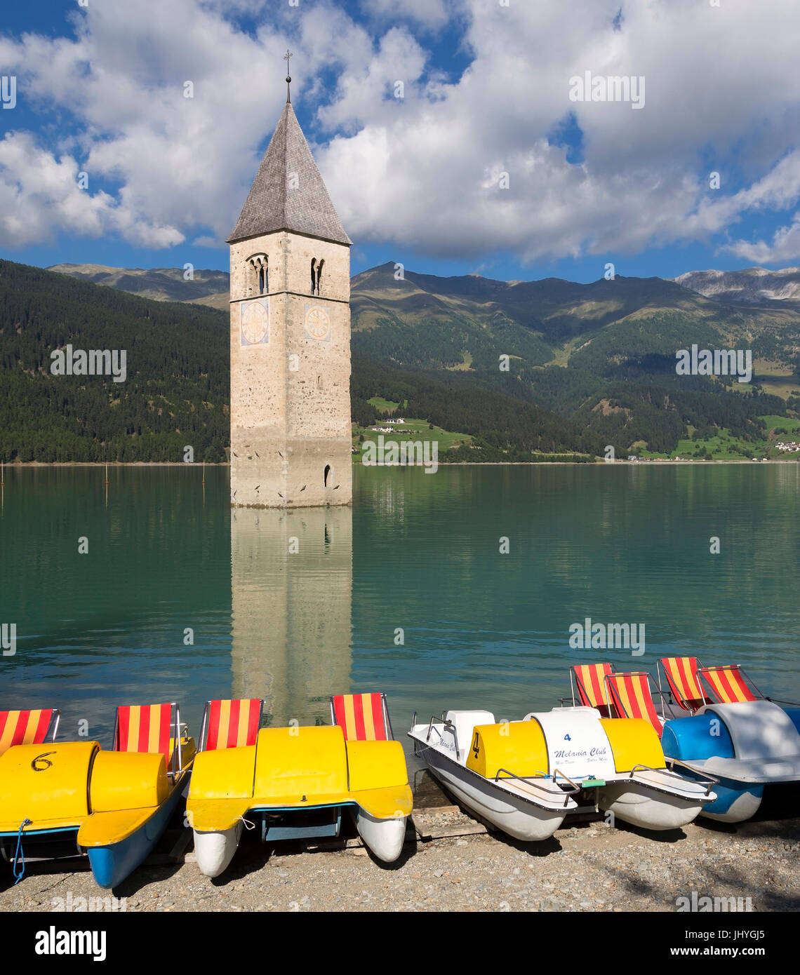 Lago tu resia Banque de photographies et d’images à haute résolution ...