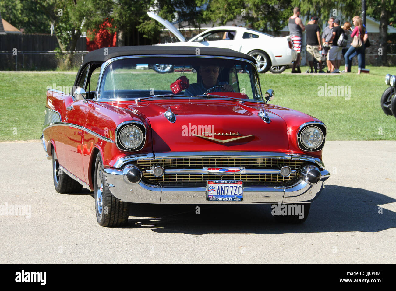 Vieille voiture chevrolet rouge des années 1950 Banque d'image et ...