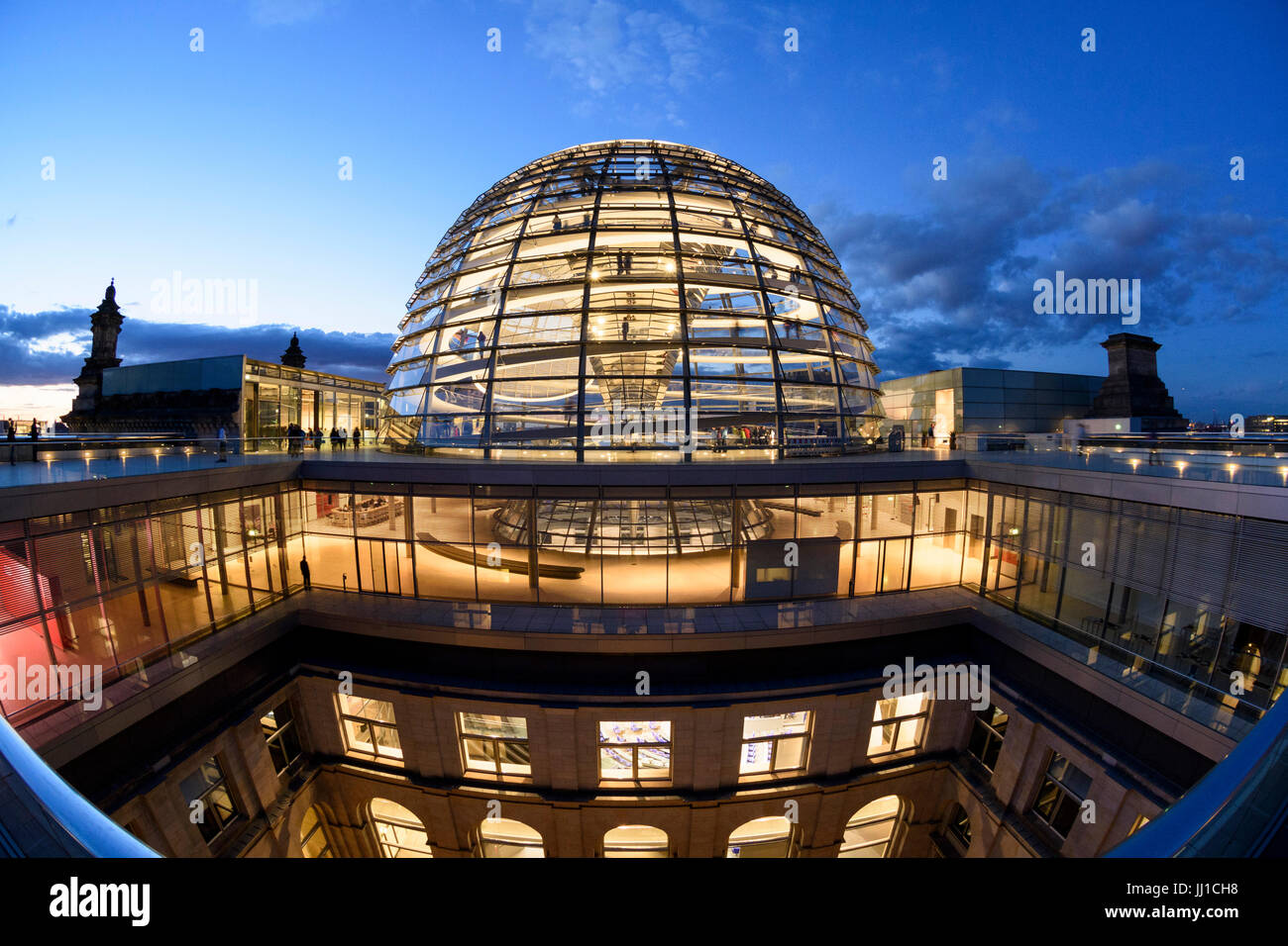 Dome roof terrace reichstag building Banque de photographies et d’images à haute résolution - Alamy
