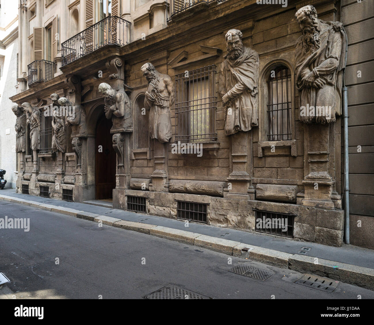 Palazzo leoni calchi Banque de photographies et d’images à haute ...