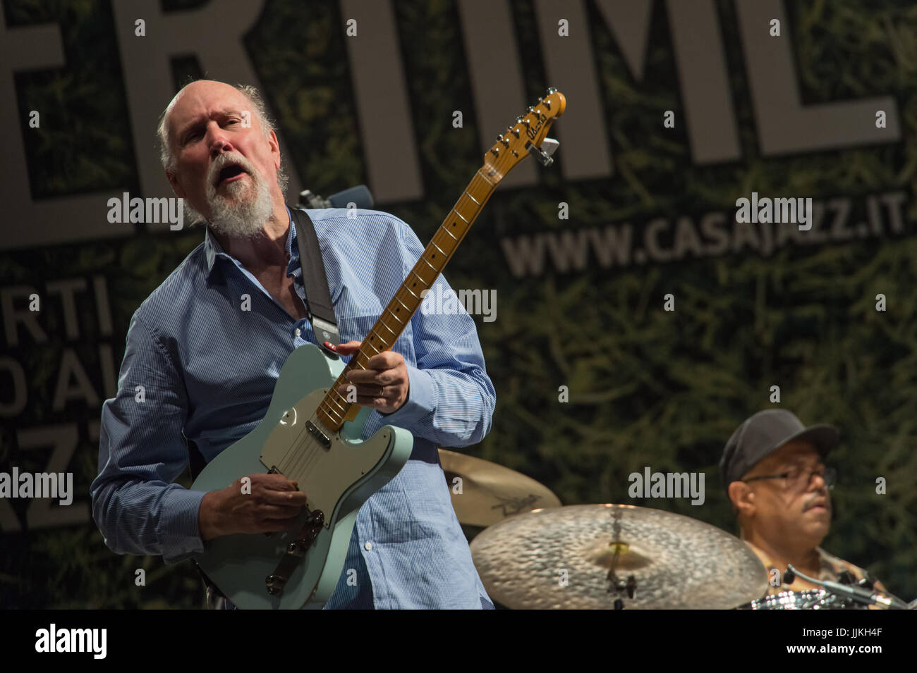 Andy hess on bass Banque de photographies et d’images à haute ...