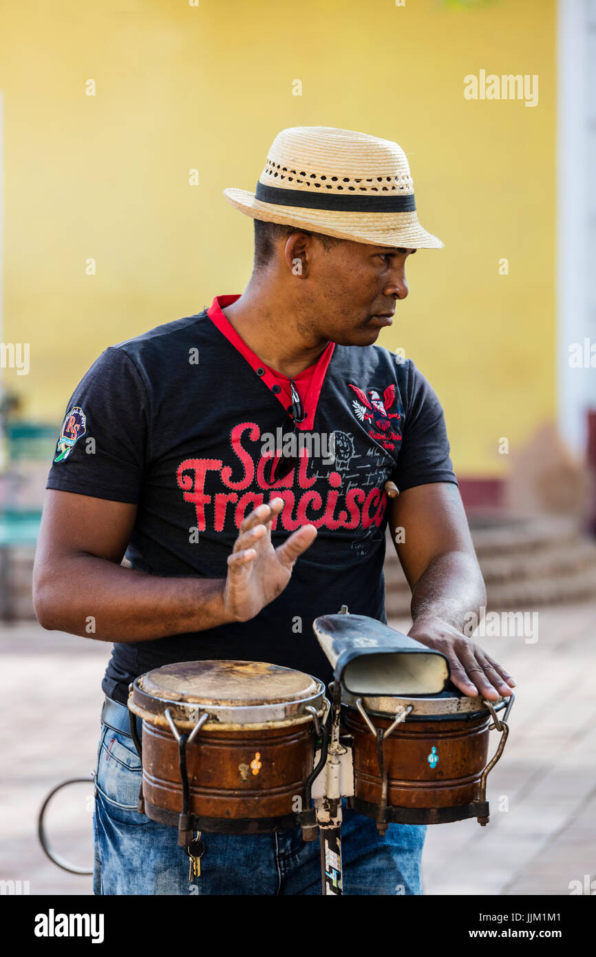 Joueur de bongo Banque de photographies et d’images à haute résolution ...