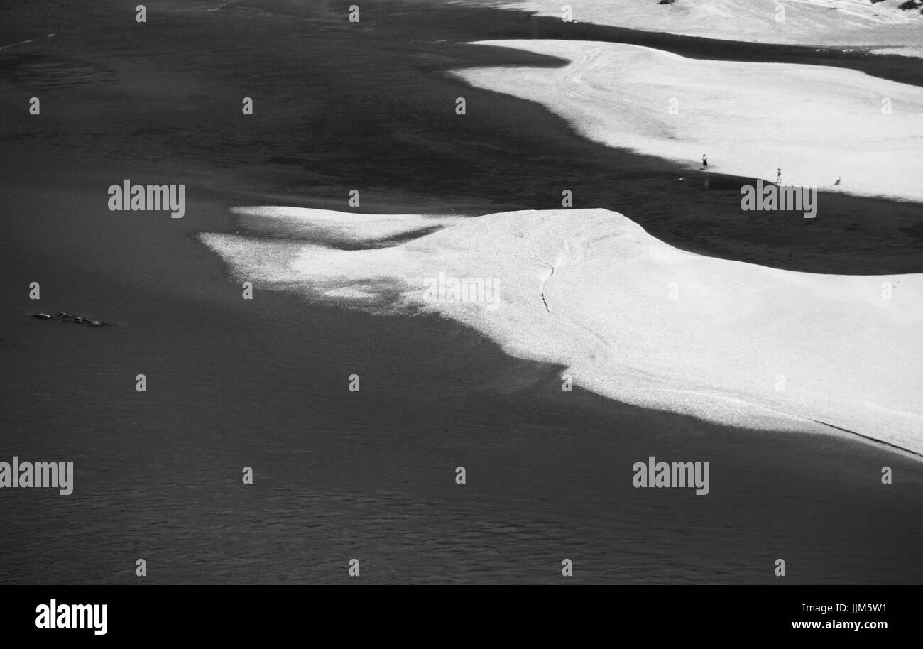 Plages de sable de la section lente du Rhin, l'Allemagne, Oberwesel ci ...