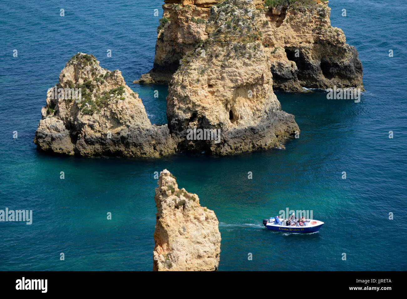 Un paysage à la roche de Ponta da Piedade près de Lagos et Luz Algarve ...