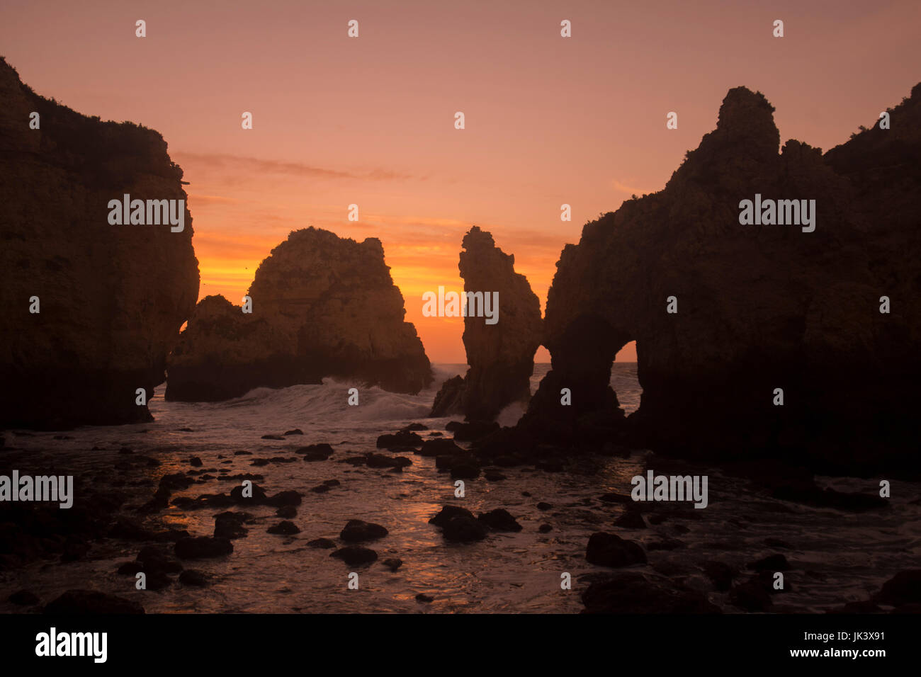 Un paysage à la roche de Ponta da Piedade près de Lagos et Luz Algarve ...