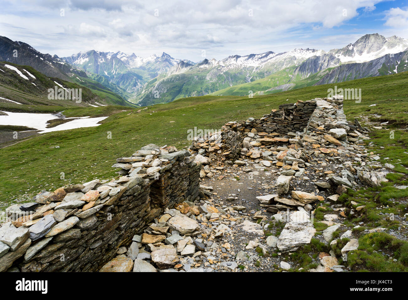 Rifugio Elisabetta en Val Veny en Italie le long de la Tour du Mont ...