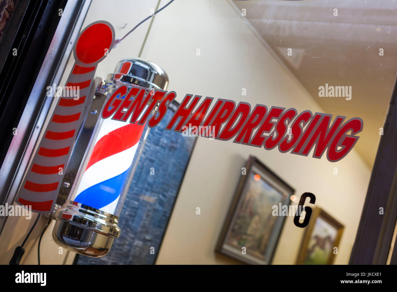 Barber shop window Banque de photographies et d’images à haute ...