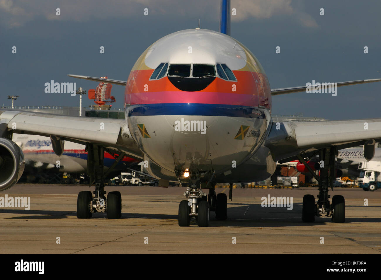 Avion airbus a340 Banque de photographies et d’images à haute ...