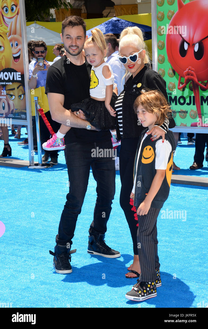 Christina aguilera and her son max bratman Banque de photographies et d ...
