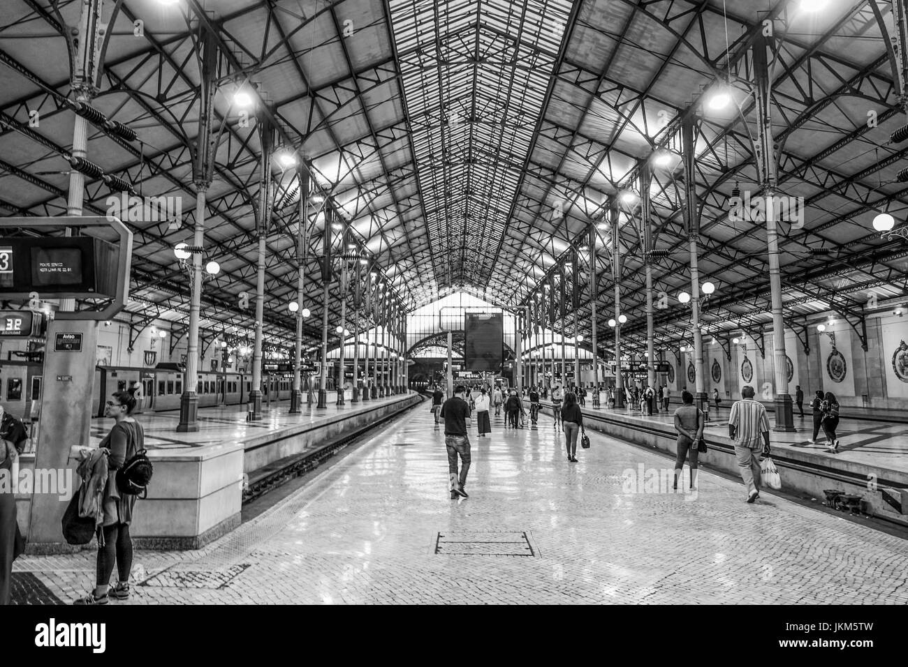 Architecture de la gare de lisbonne Banque d'images noir et blanc - Alamy
