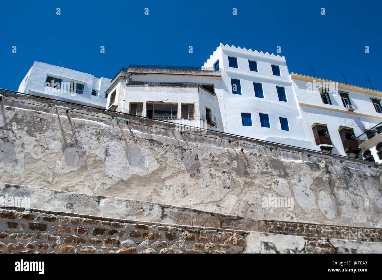 L'Afrique du Nord, le Maroc : le mur de la vieille ville et les maisons ...