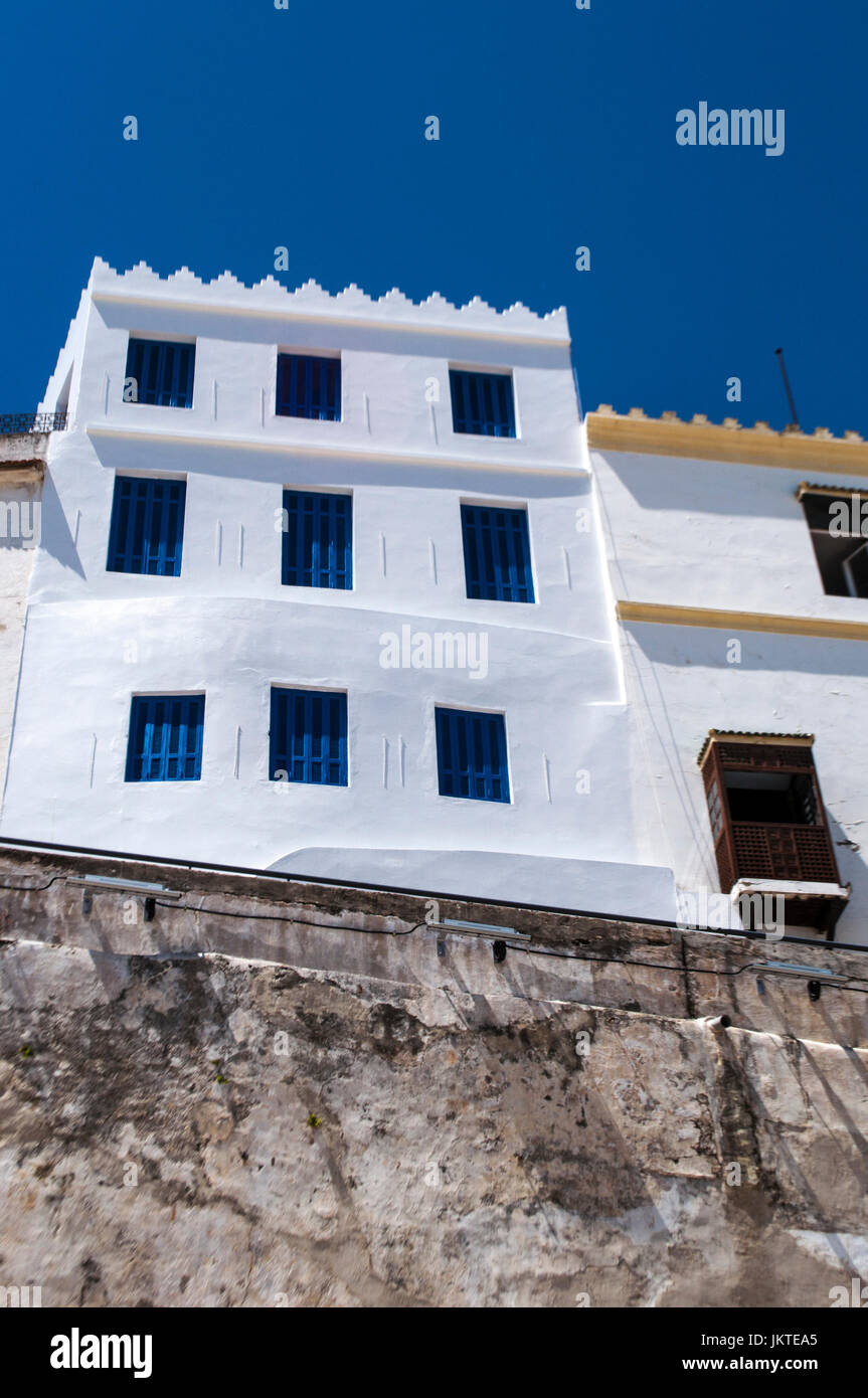 L'Afrique du Nord, le Maroc : le mur de la vieille ville et les maisons ...